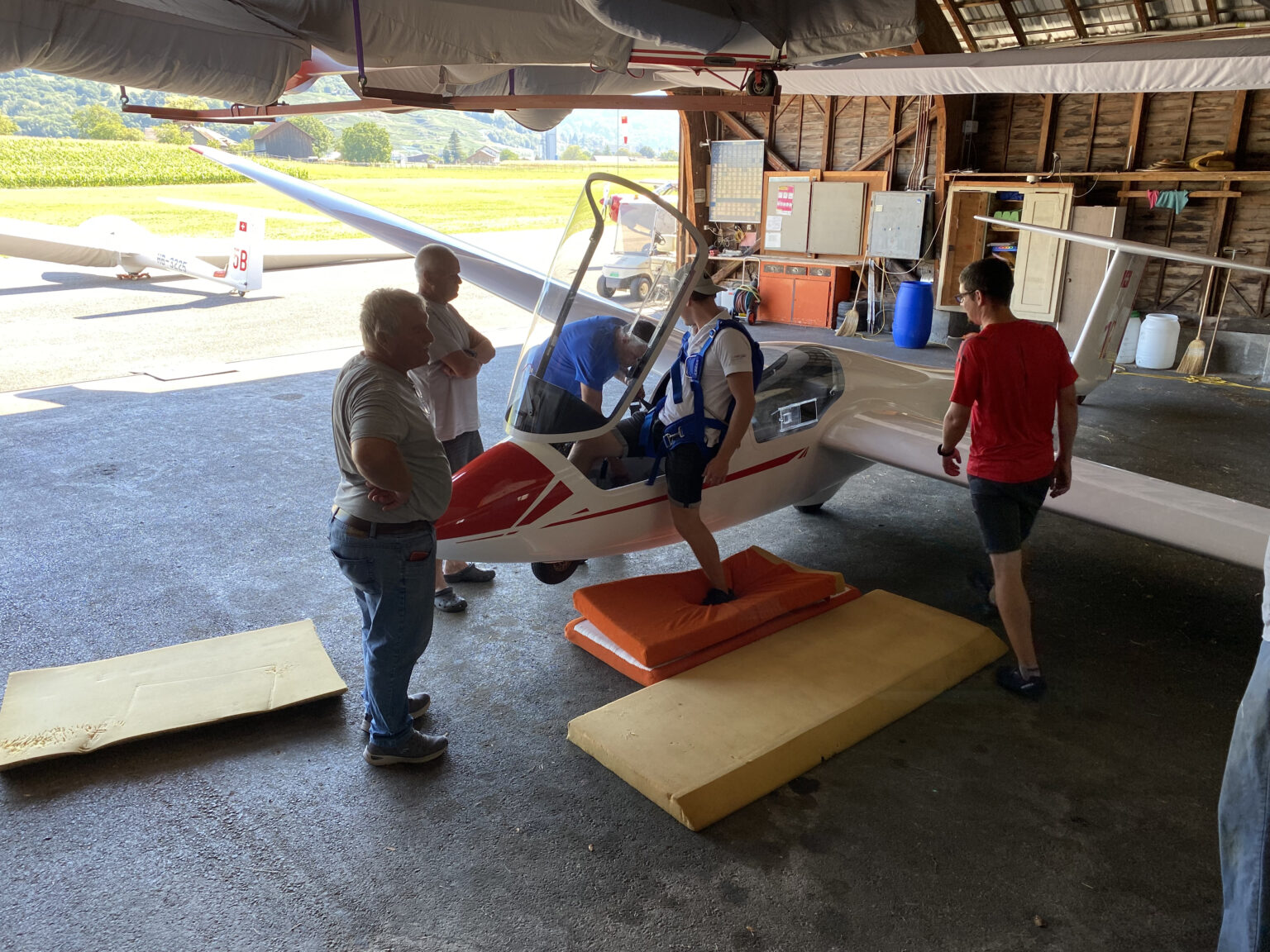 Vier neue Fluglehrer brevetiert! - Segelflugverband der Schweiz